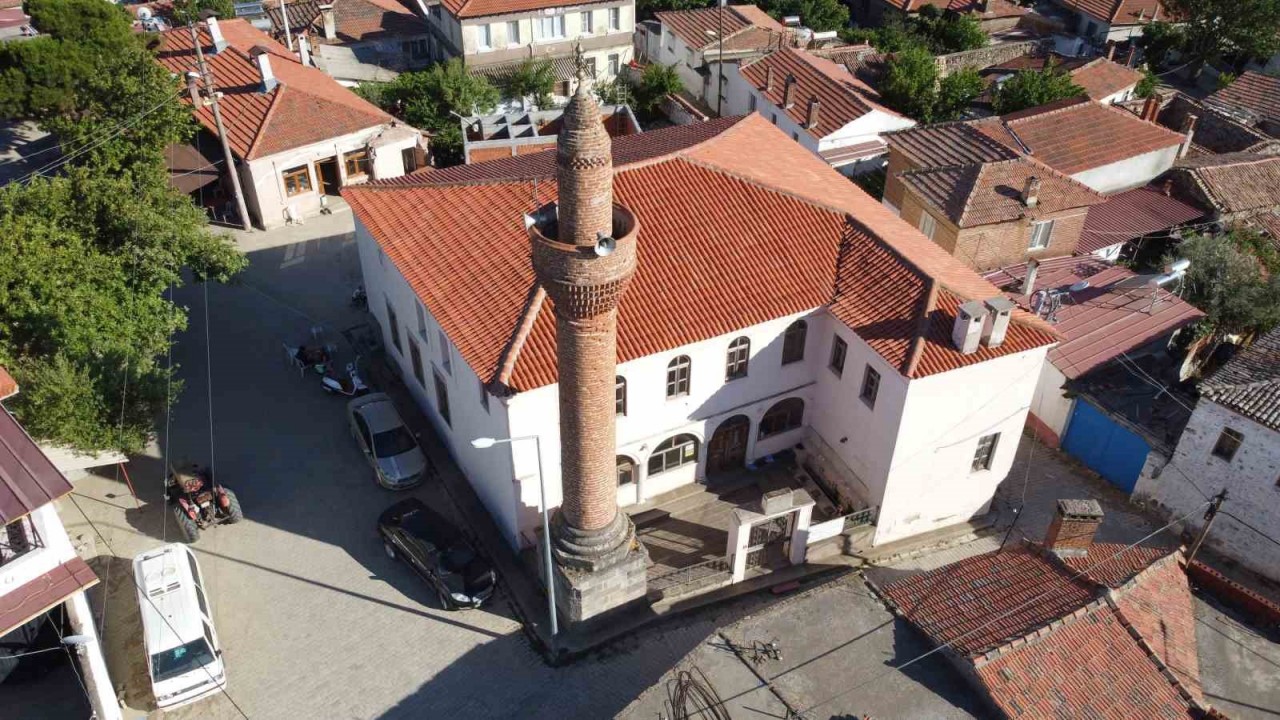 Tarihi Cami Tavan ve Duvar Süslemeleriyle Dikkat Çekiyor - Restorasyon ... Tarihi Cami Tavan ve Duvar Süslemeleriyle Dikkat Çekiyor - Restorasyon ...